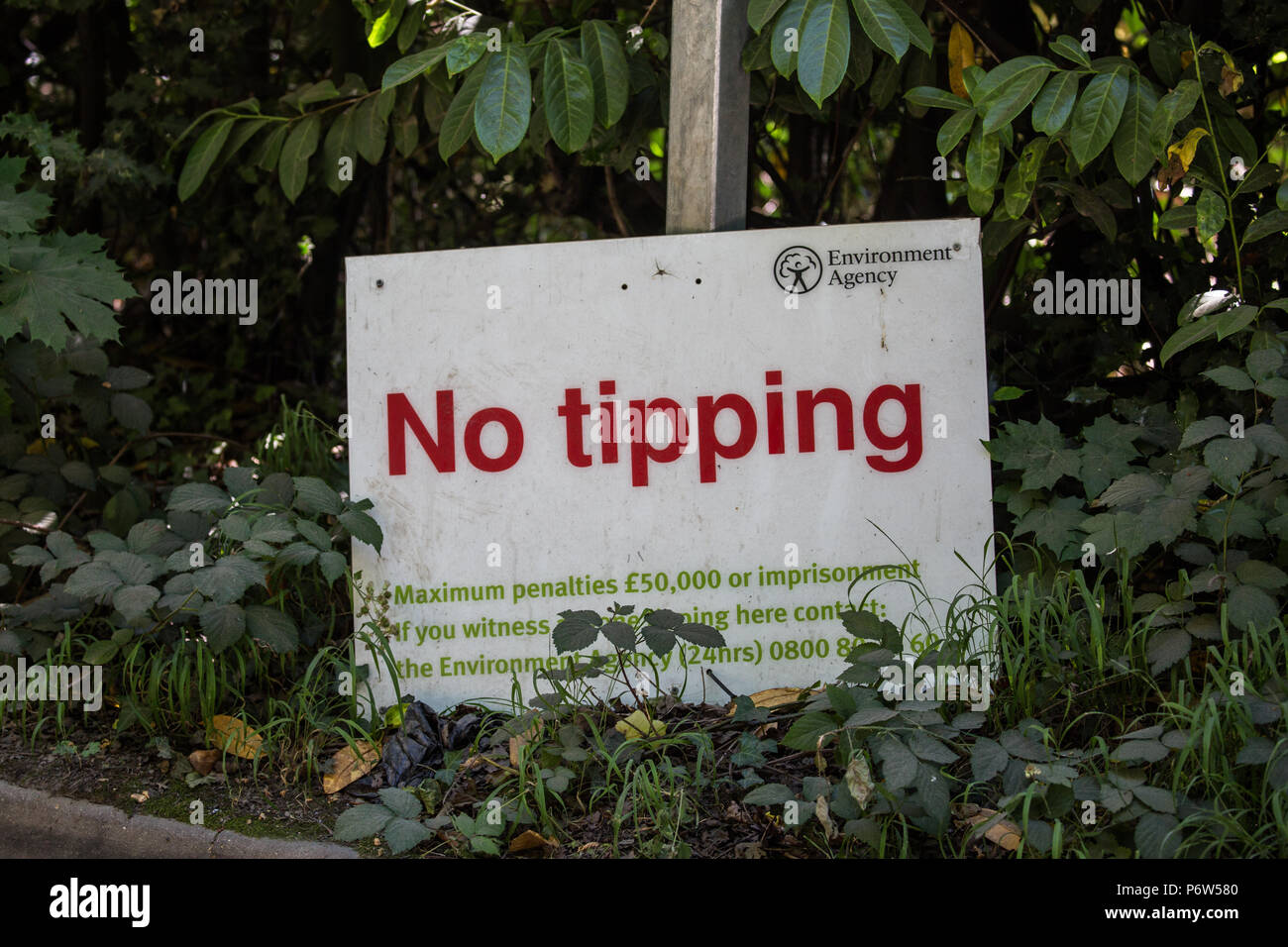 Fly tipping notice hi-res stock photography and images - Alamy
