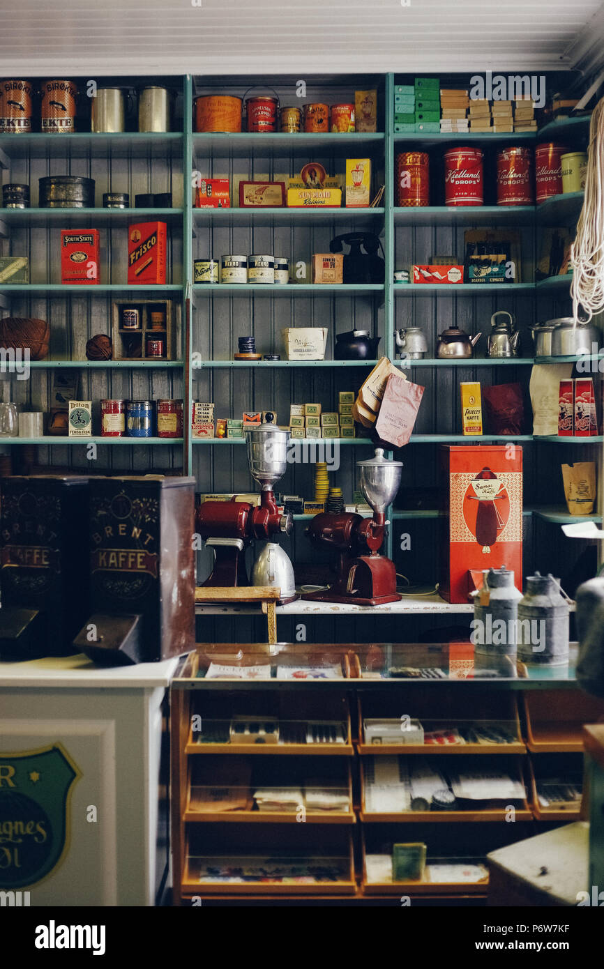 Cashier stuff hi-res stock photography and images - Alamy