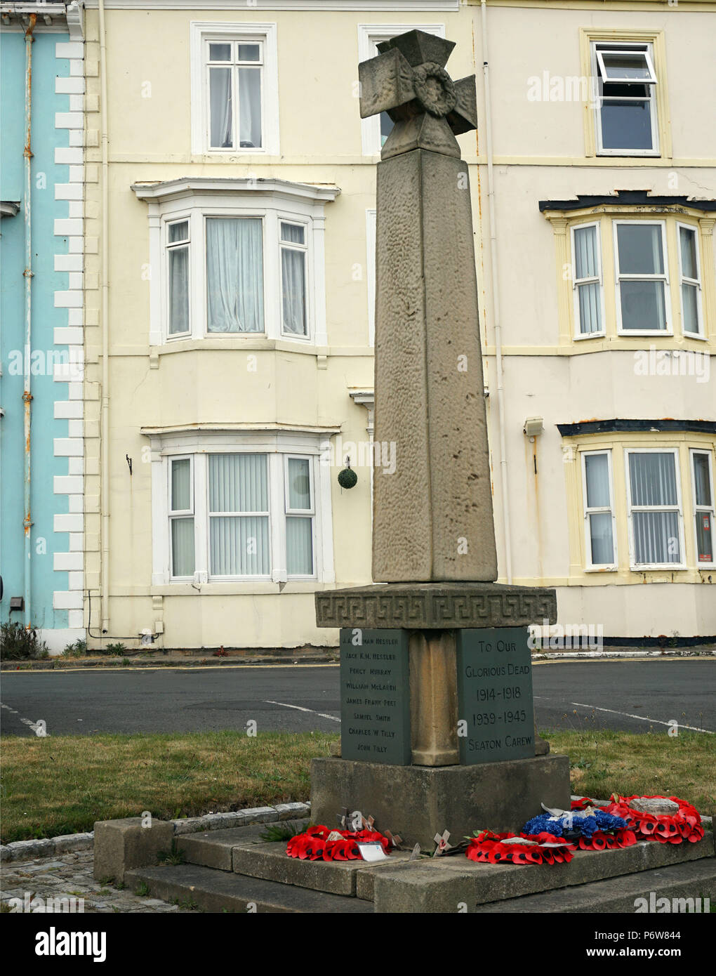 WW1 War Memorial the top in the shape of a Victoria Cross Seaton Carew ...