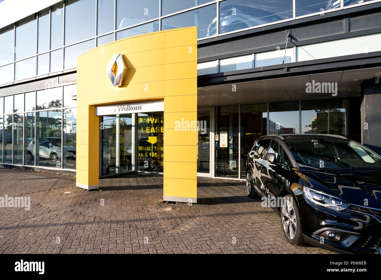 Renault showroom hi-res stock photography and images - Alamy