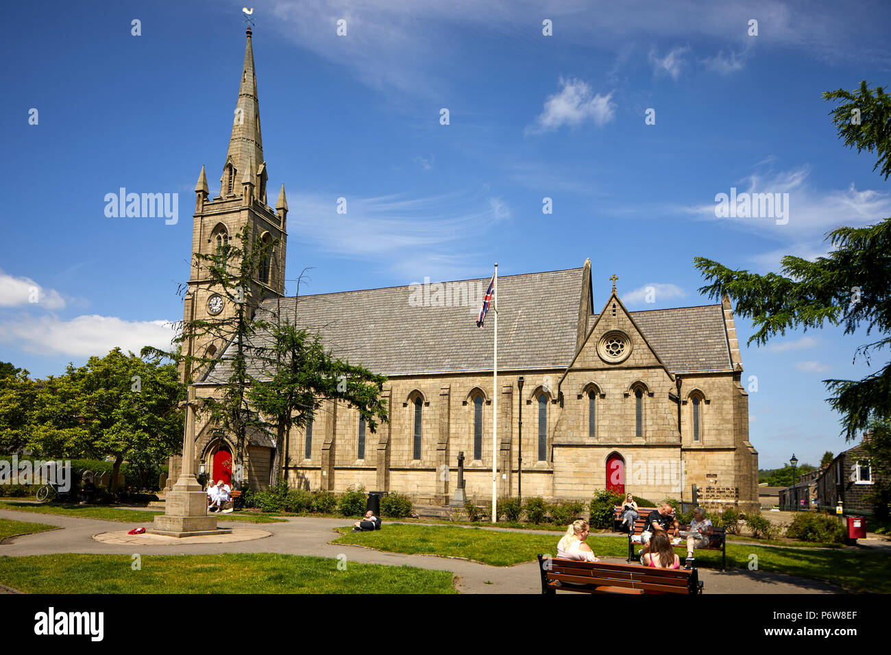 English village bridge church hi-res stock photography and images - Alamy