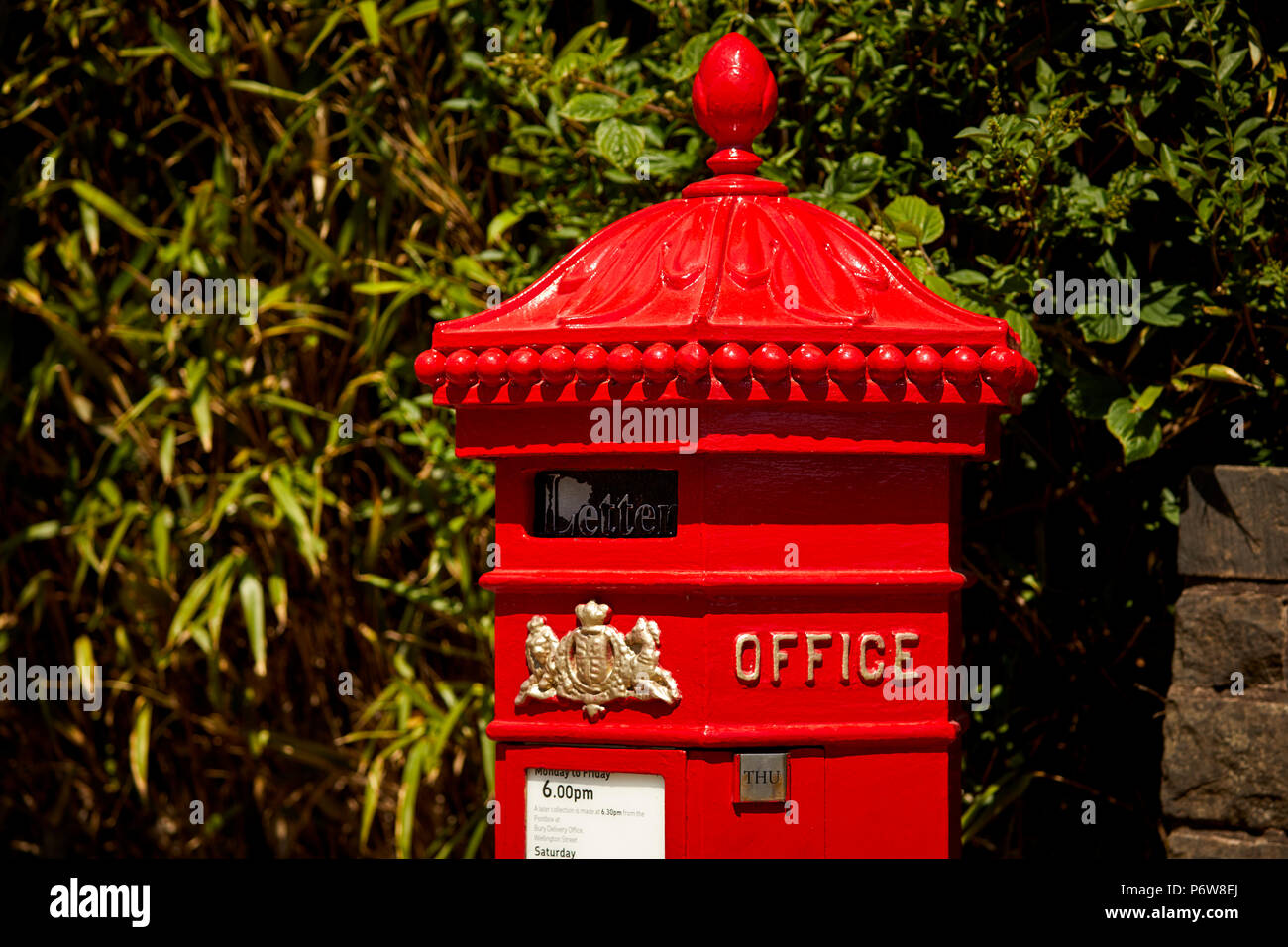 Pillar box royal mail hi-res stock photography and images - Alamy