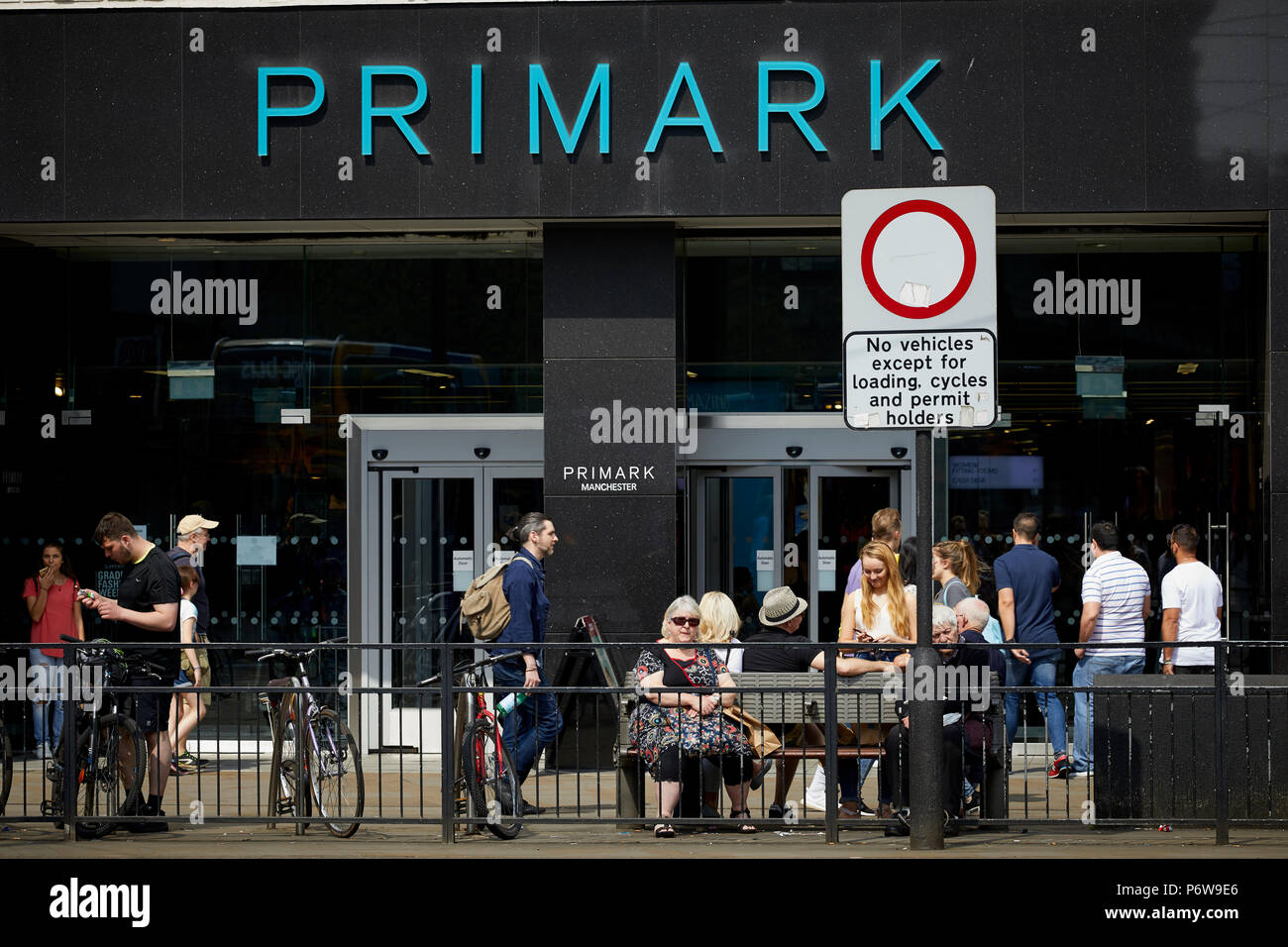 Primark Manchester shop front exterior Stock Photo - Alamy