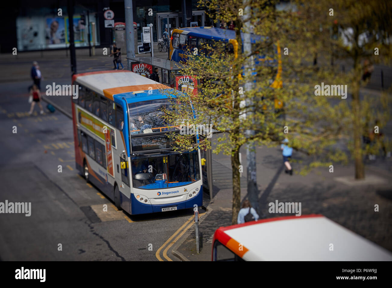 Piccadilly gardens bus manchester hi-res stock photography and images ...