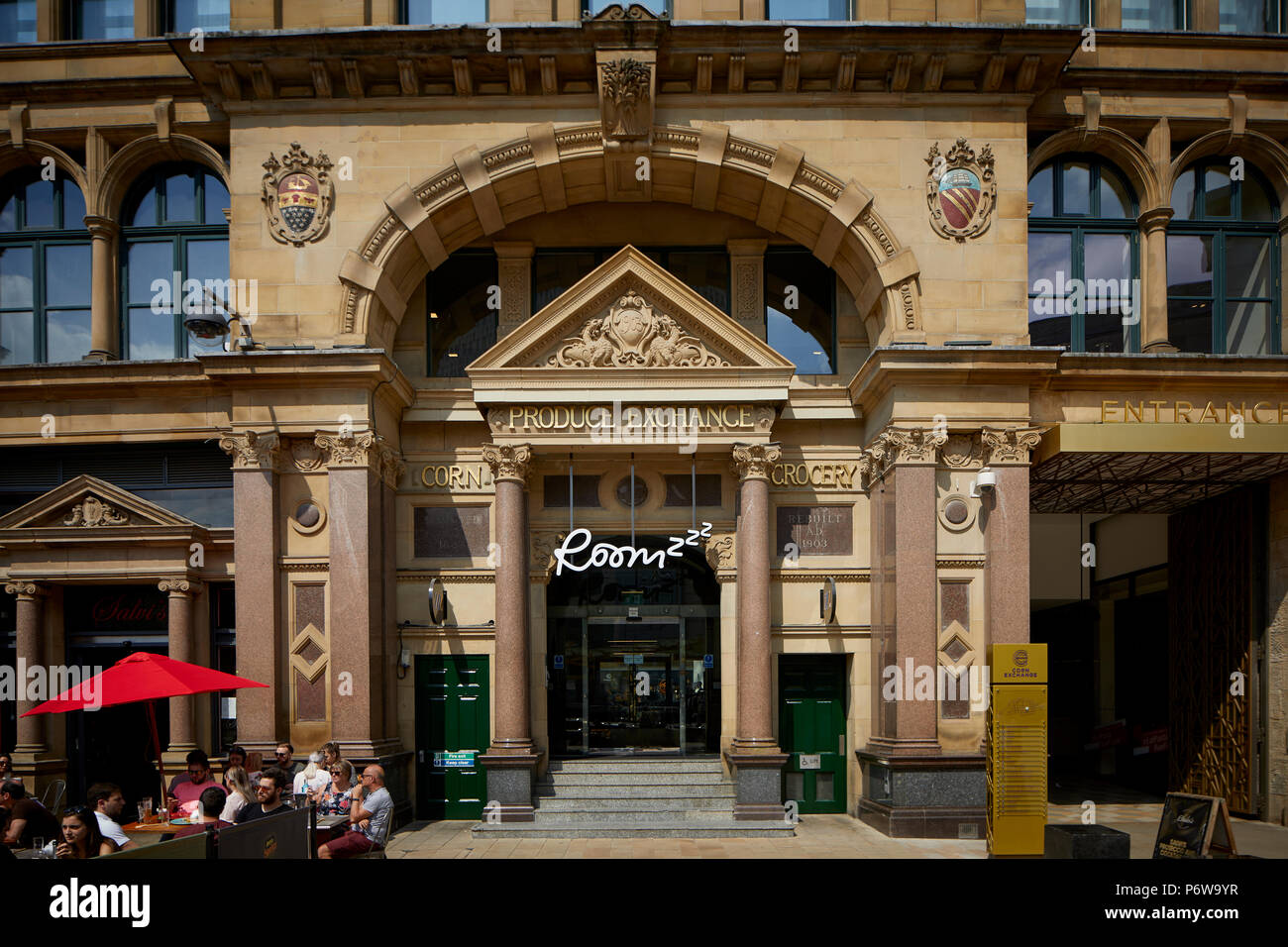 Building architecture triangle hi-res stock photography and images - Alamy