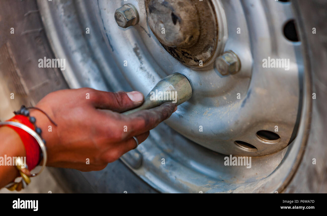 Replacing wheel on road hi-res stock photography and images - Alamy