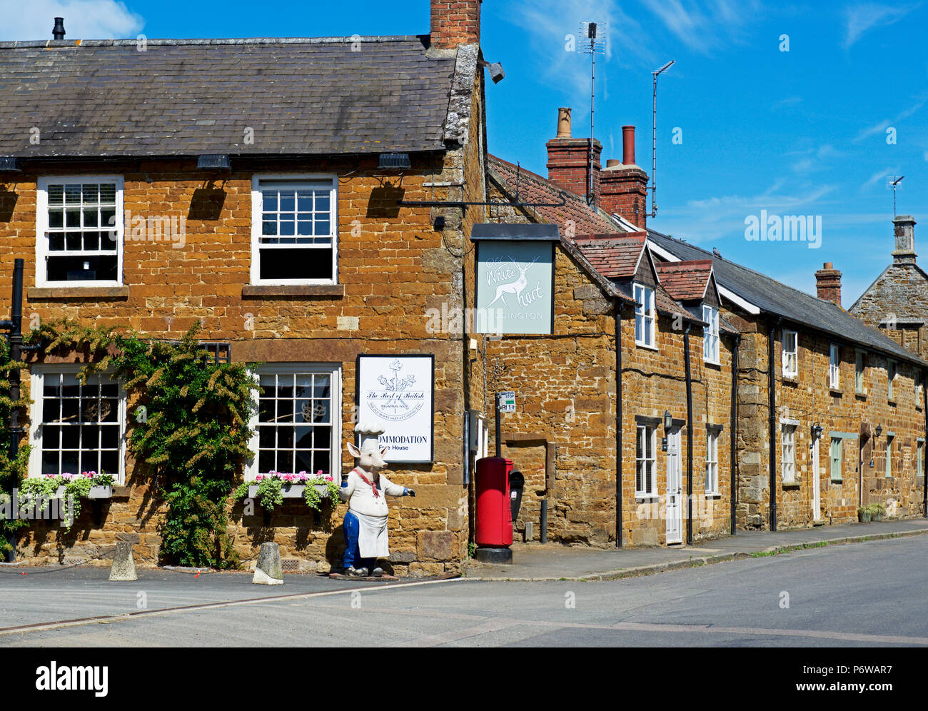 The Old White Hart pub in Lyddington village, Rutland, England UK Stock ...