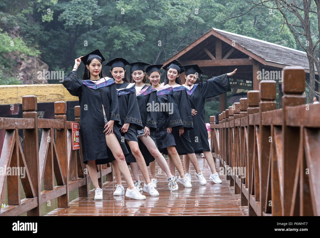 China students graduation hi-res stock photography and images - Alamy
