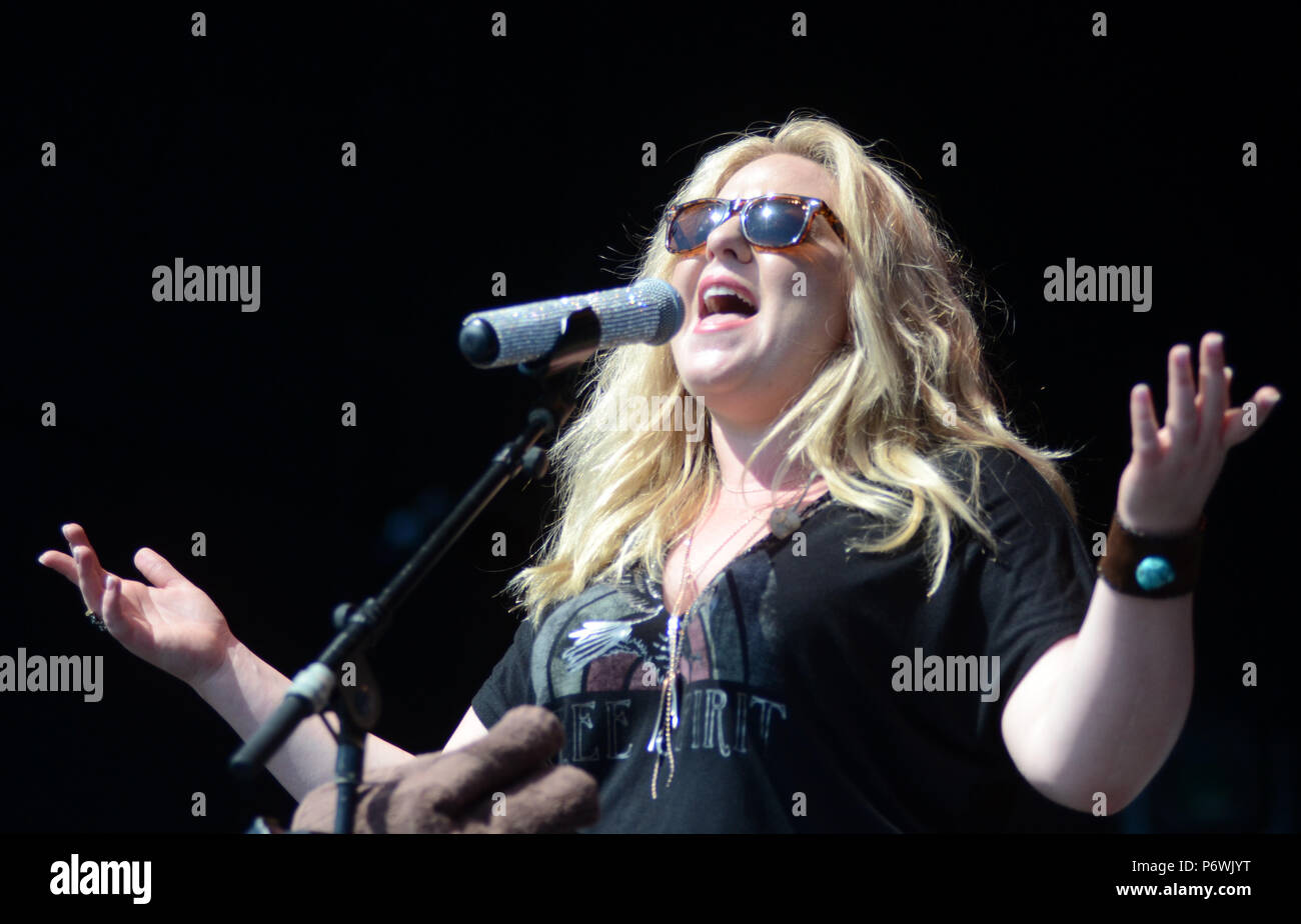 Milwaukee, Wisconsin, USA. 29th June, 2018. Singer songwriter Hannah ...