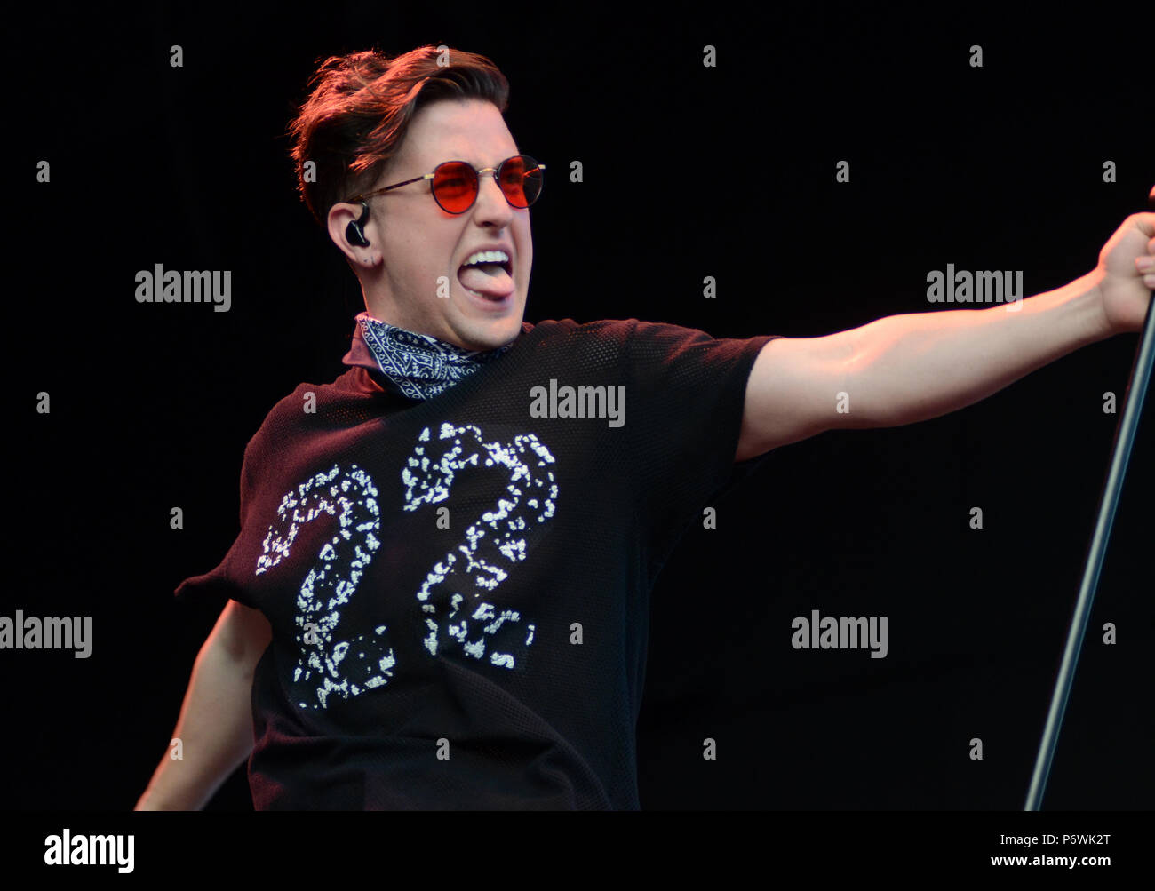 Milwaukee, Wisconsin, USA. 30th June, 2018. Singer songwriter Logan ...