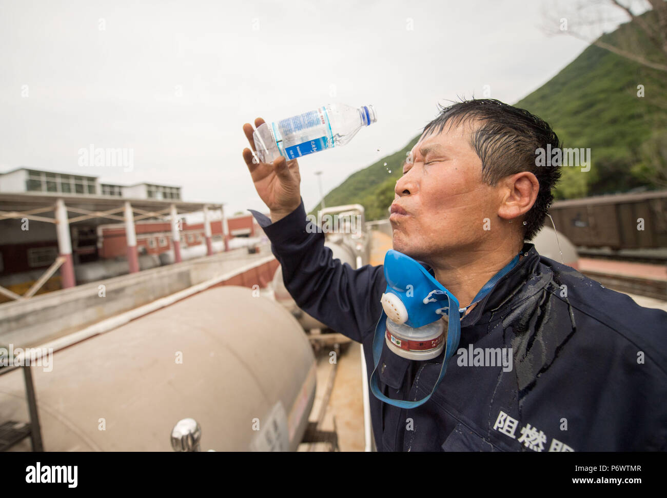 (180703) -- CHANGCHUN, July 3, 2018 (Xinhua) -- Yu Guodong cools ...