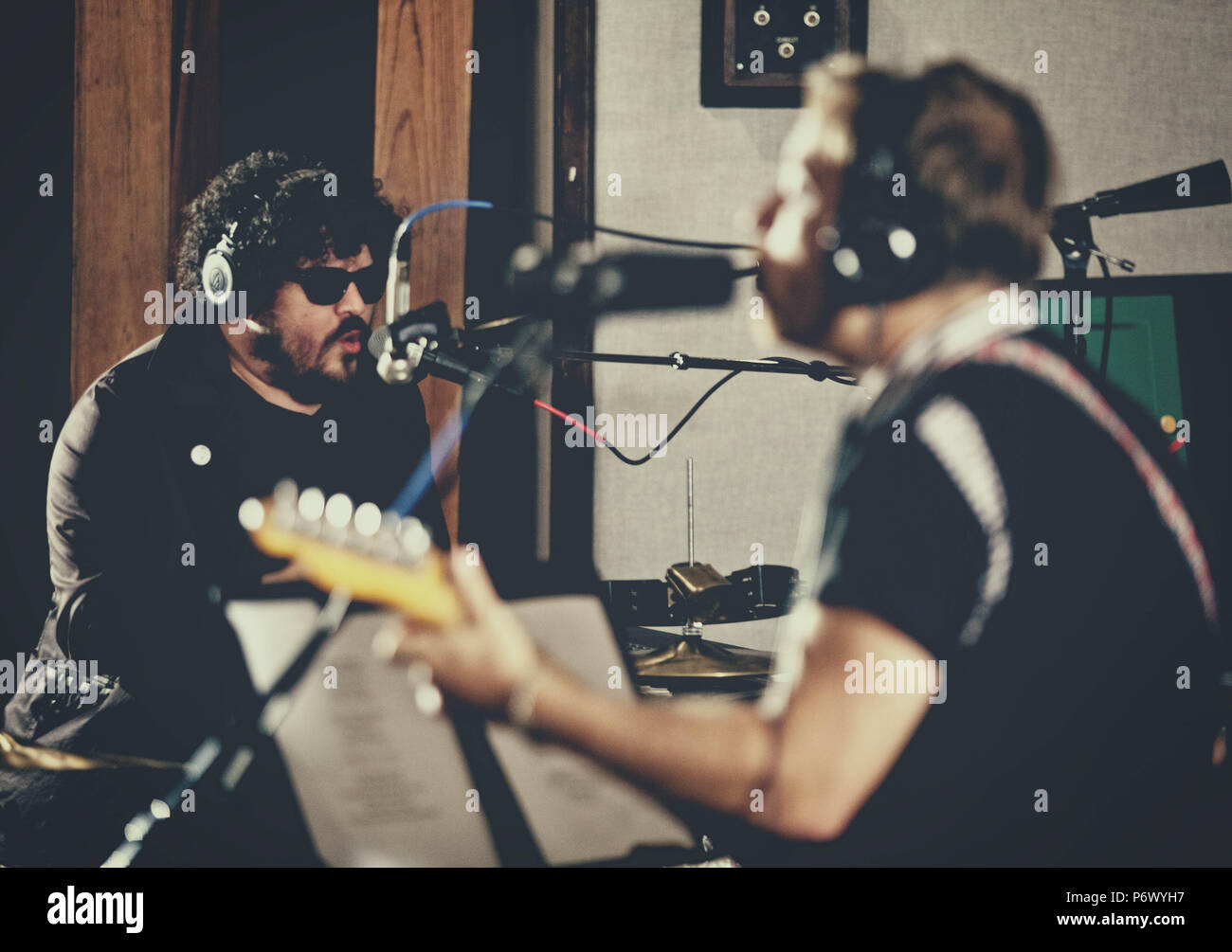 Dan Auerbach, Richard Swift of the Black Keys record music in Los ...