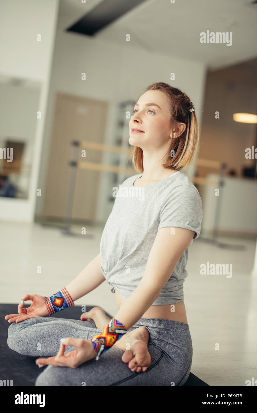 Seiza position hi-res stock photography and images - Alamy