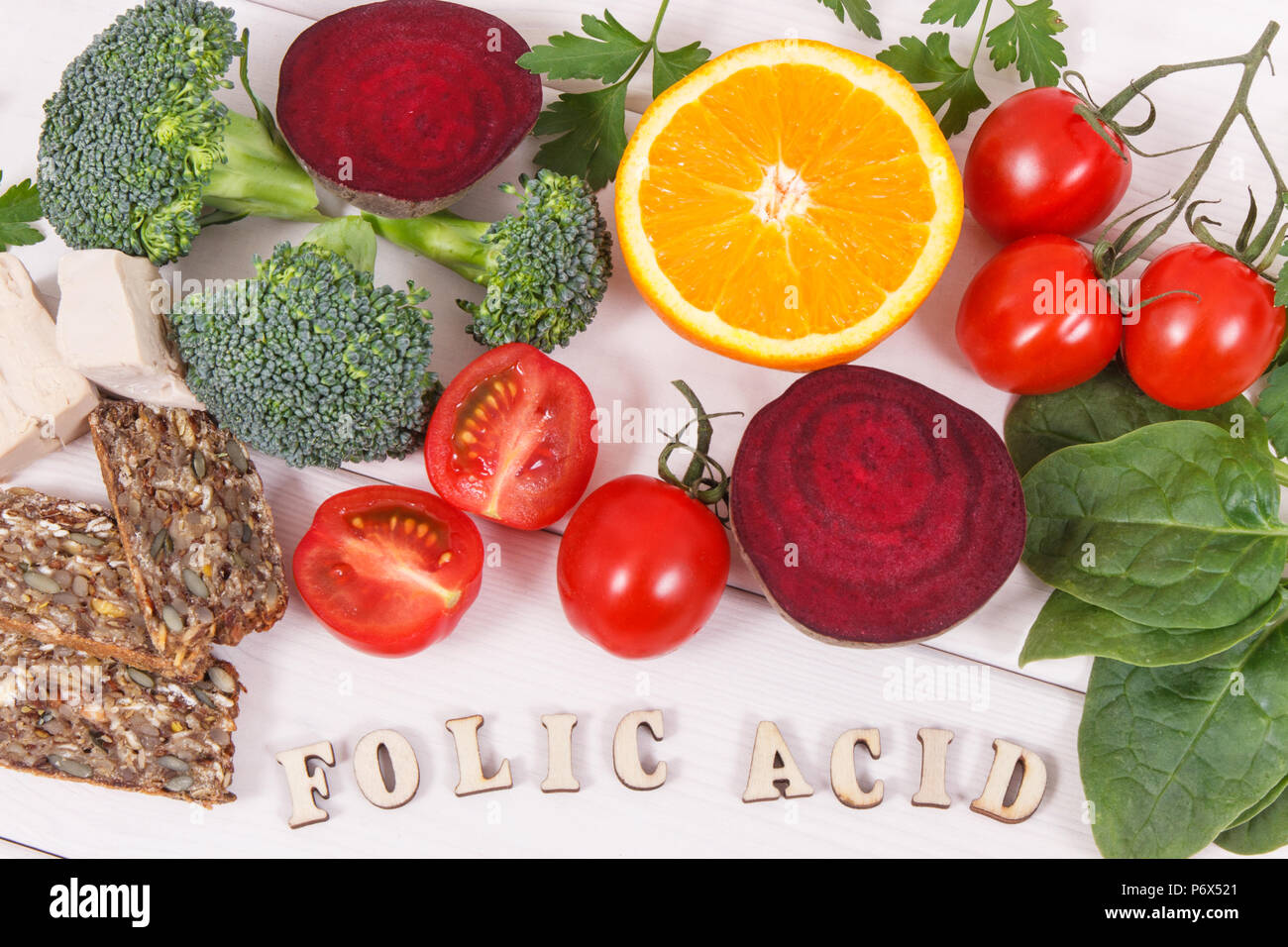 Inscription folic acid with nutritious products containing vitamin B9 ...