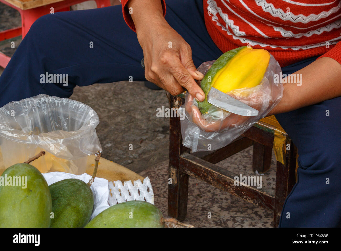 Mango peeling hi-res stock photography and images - Alamy