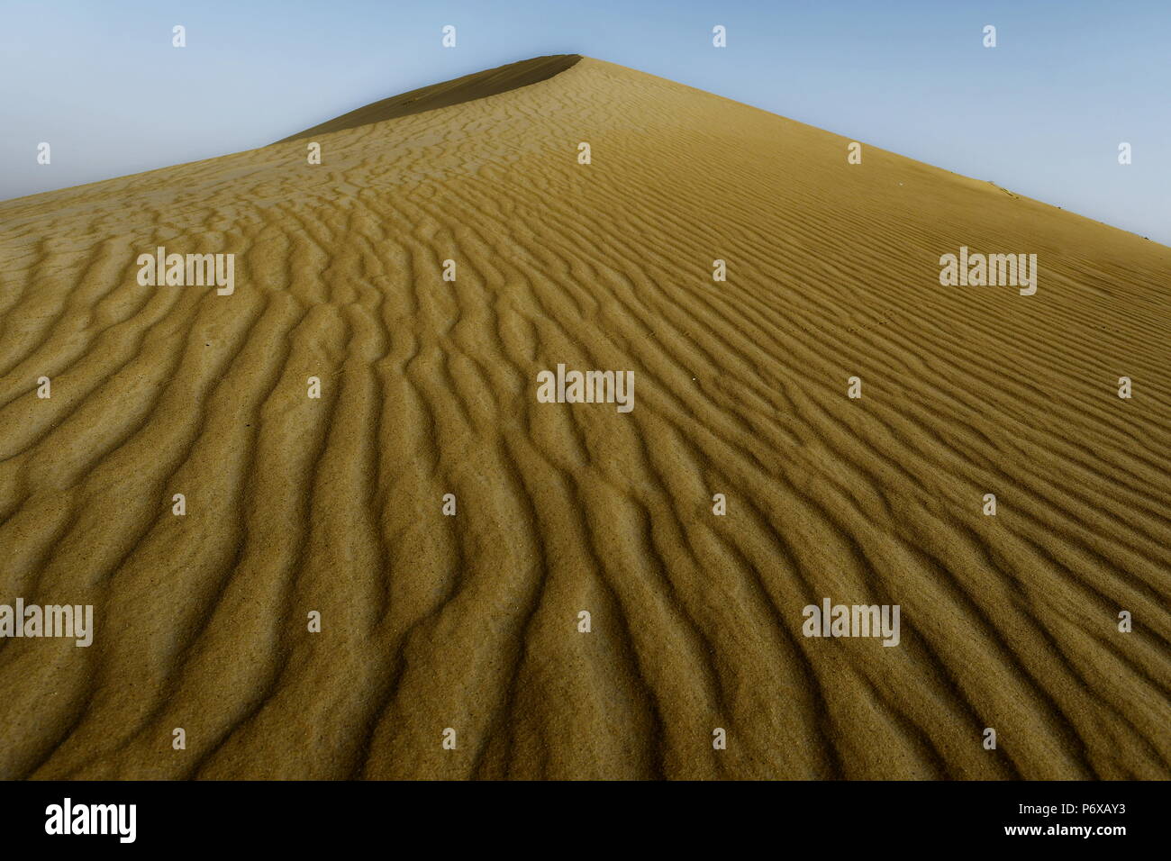 Sand Dunes in Desert of Saudi Arabia. No men, no life only sand every ...