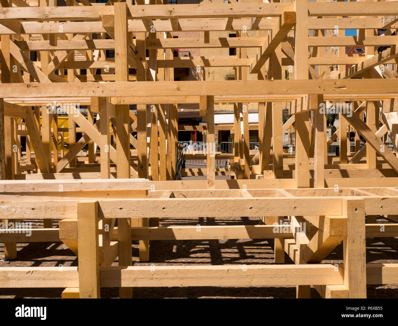 Timber scaffold hi-res stock photography and images - Alamy