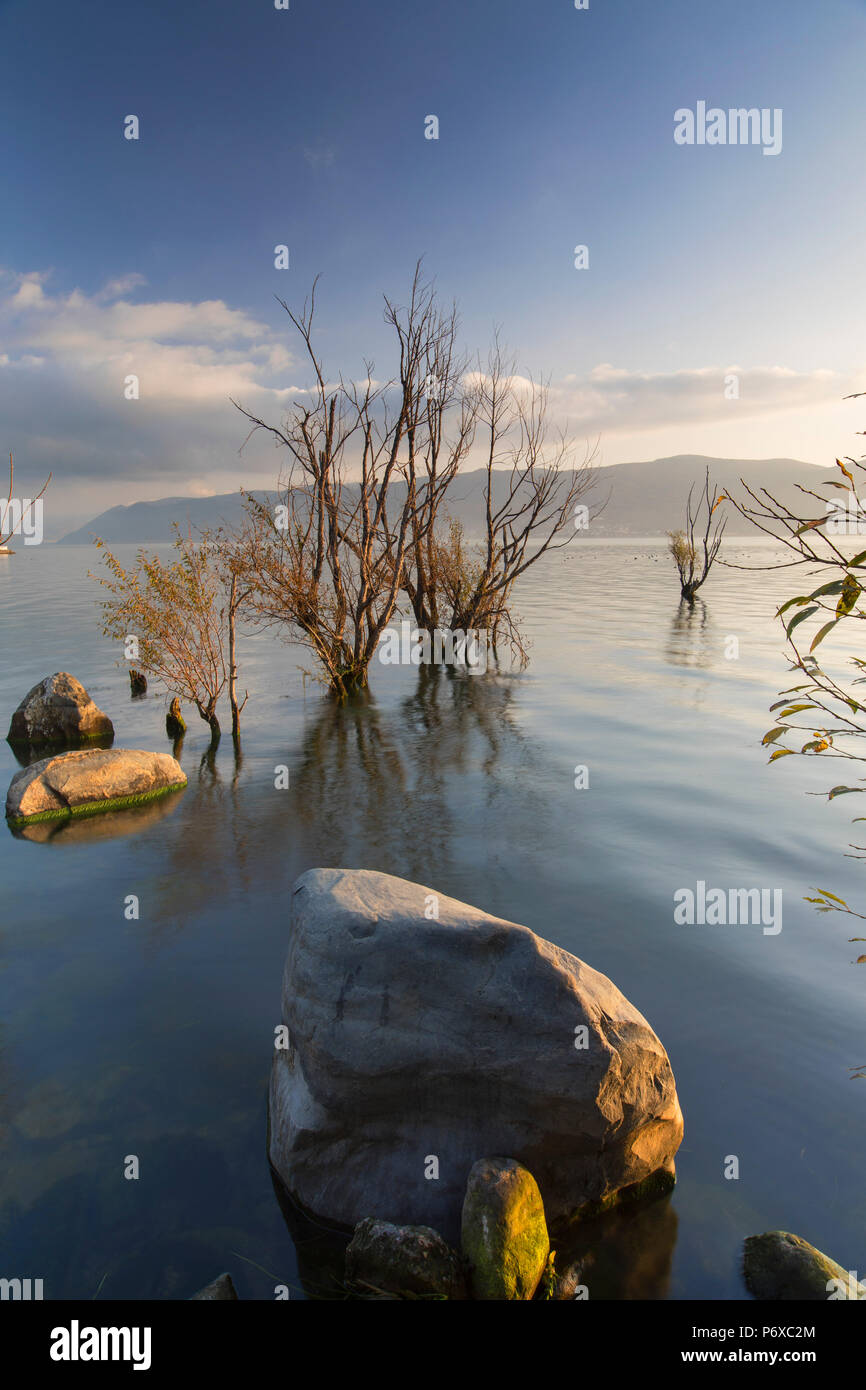Dali lake erhai yunnan china hi-res stock photography and images - Alamy