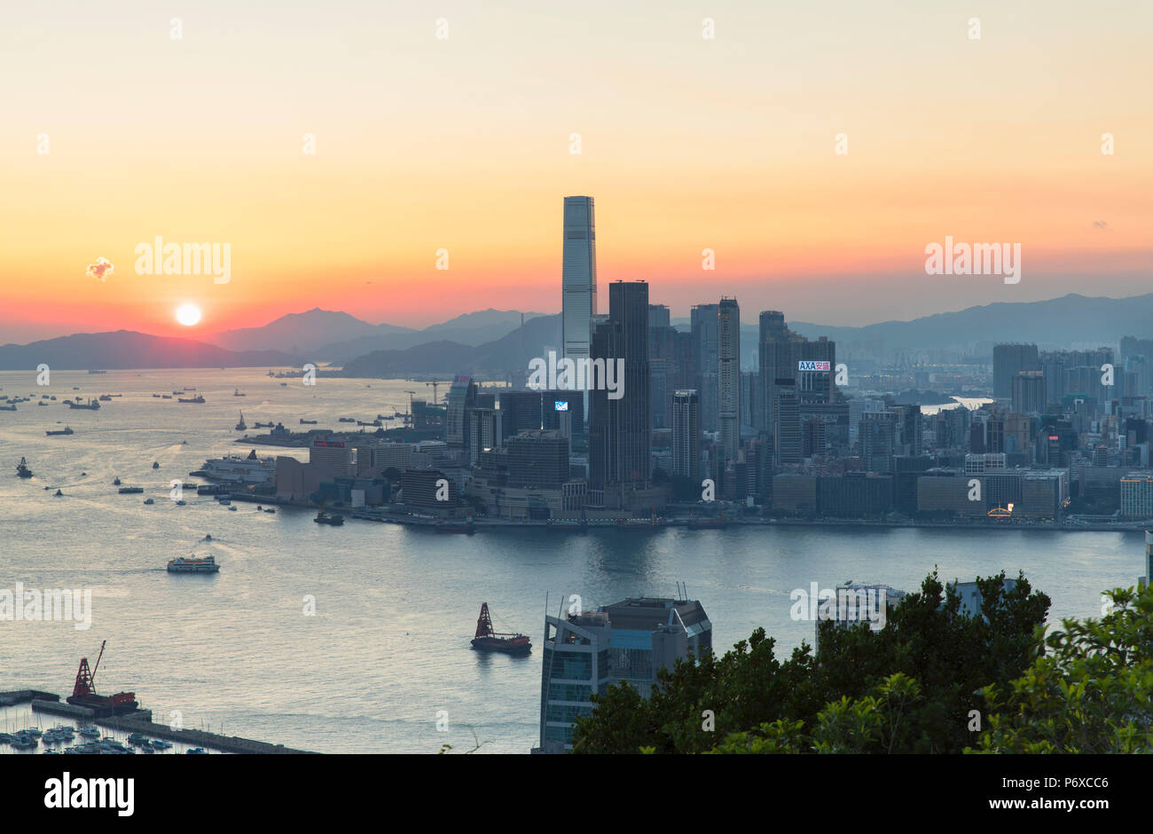 International Commerce Centre (ICC) and Kowloon at sunset, Hong Kong ...