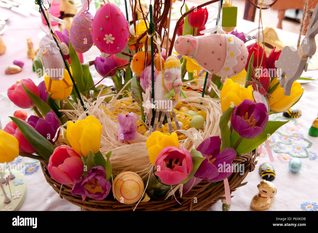 Spring bunnies hi-res stock photography and images - Alamy