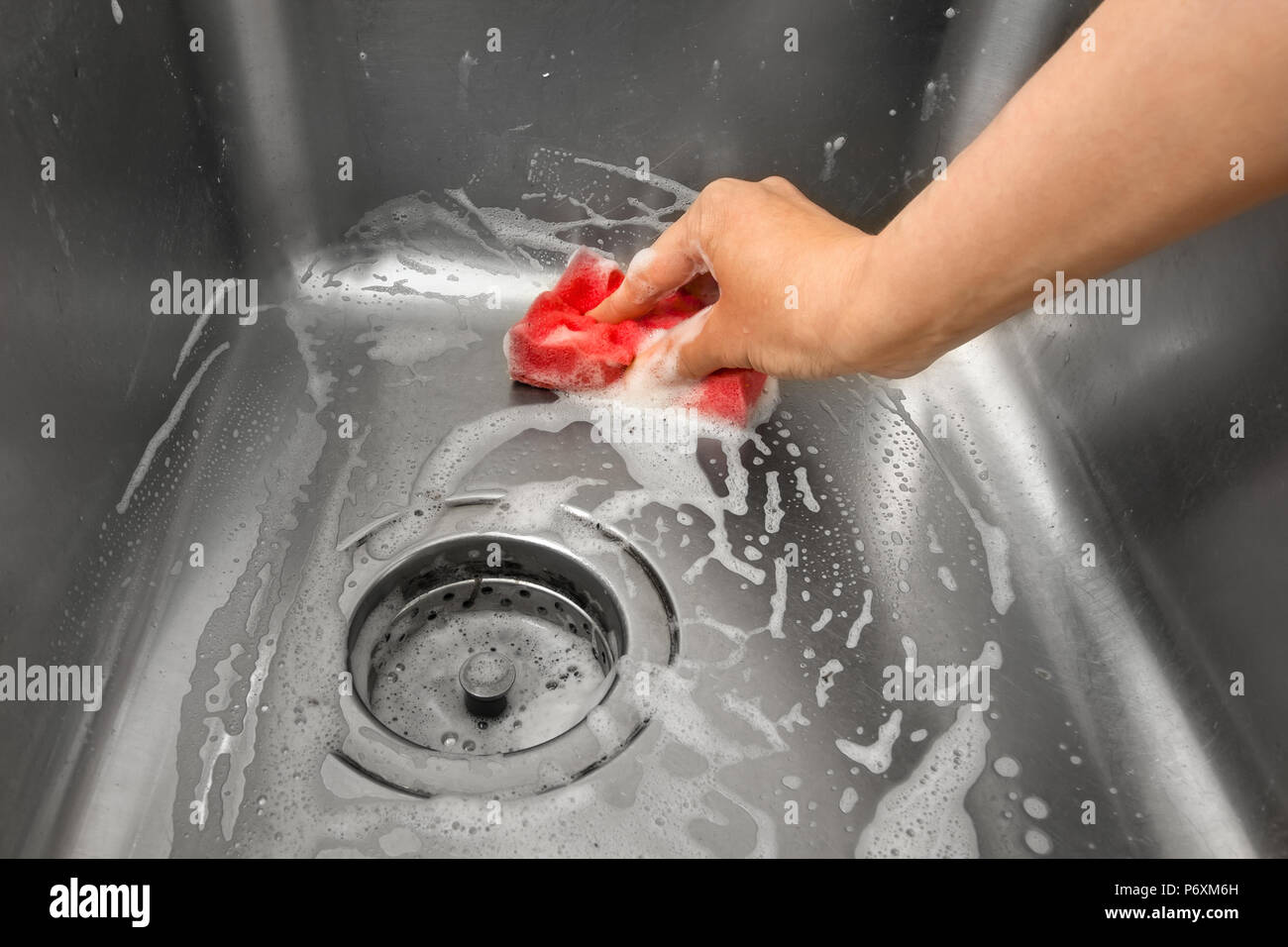 Woman kitchen sink hi-res stock photography and images - Alamy