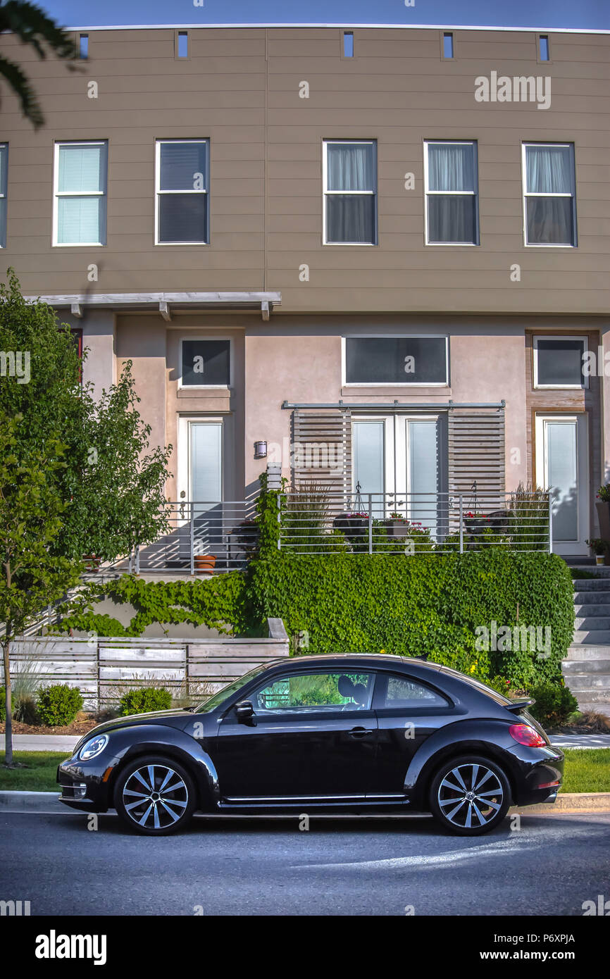 Parallel parking car hi-res stock photography and images - Alamy