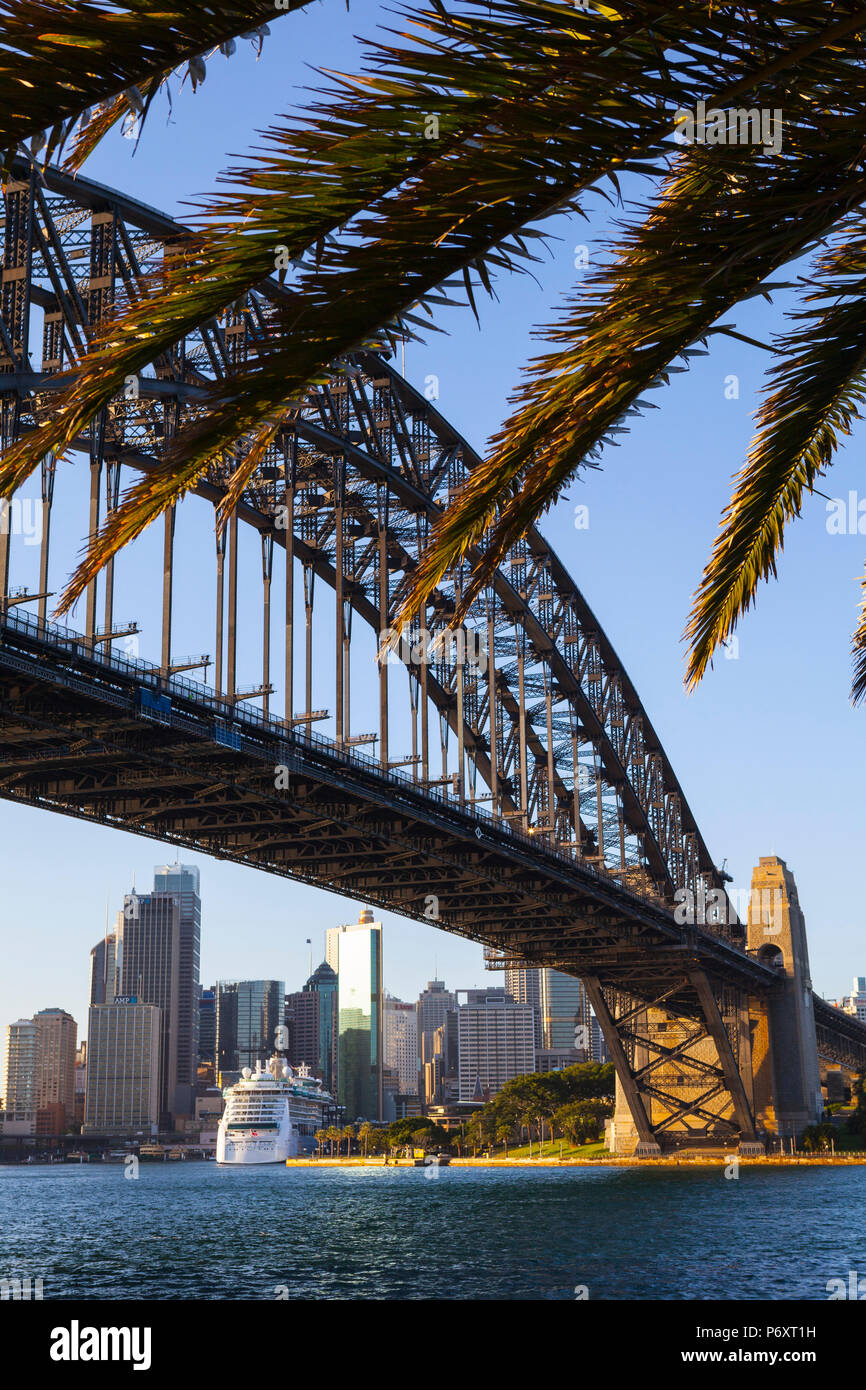 Sydney Bridge Ship High Resolution Stock Photography and Images - Alamy