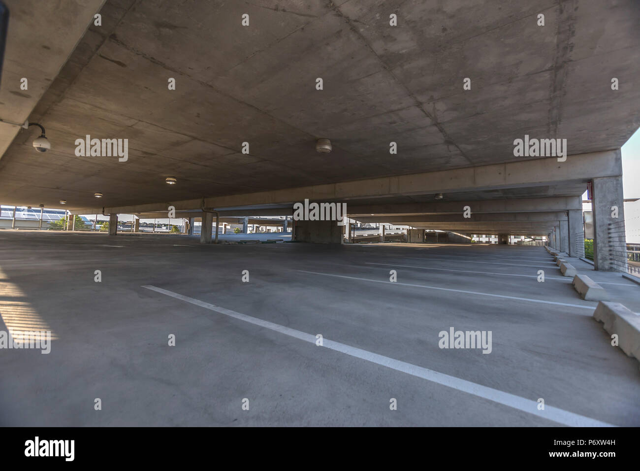 Transportation parking lot building exterior landscape hi-res stock photography and images - Alamy
