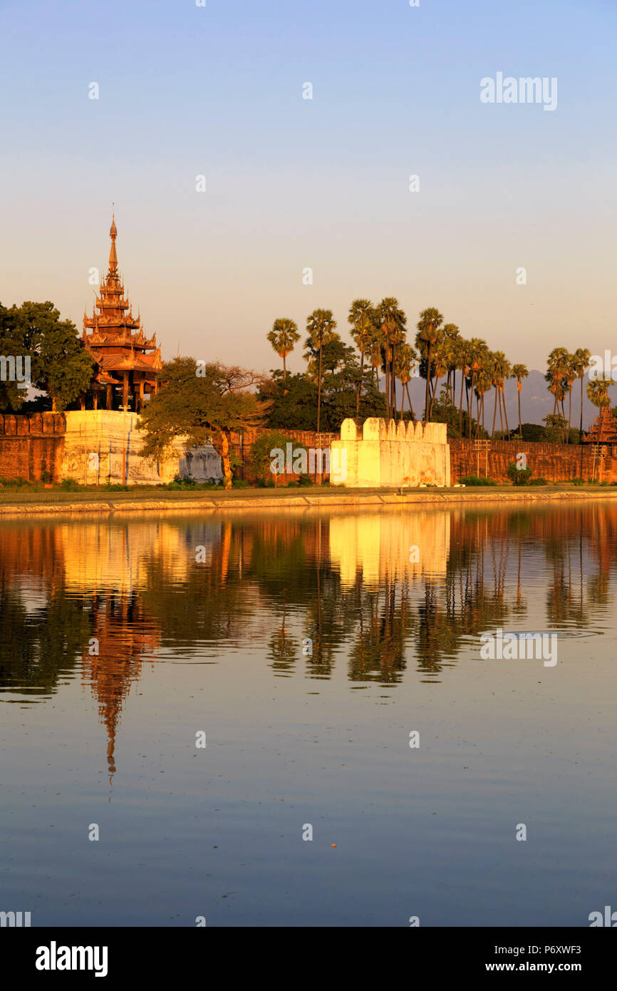Mandalay palace moat hi-res stock photography and images - Alamy