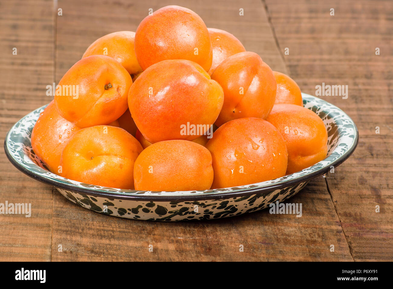 Fresh ripe organic apricots hi-res stock photography and images - Alamy