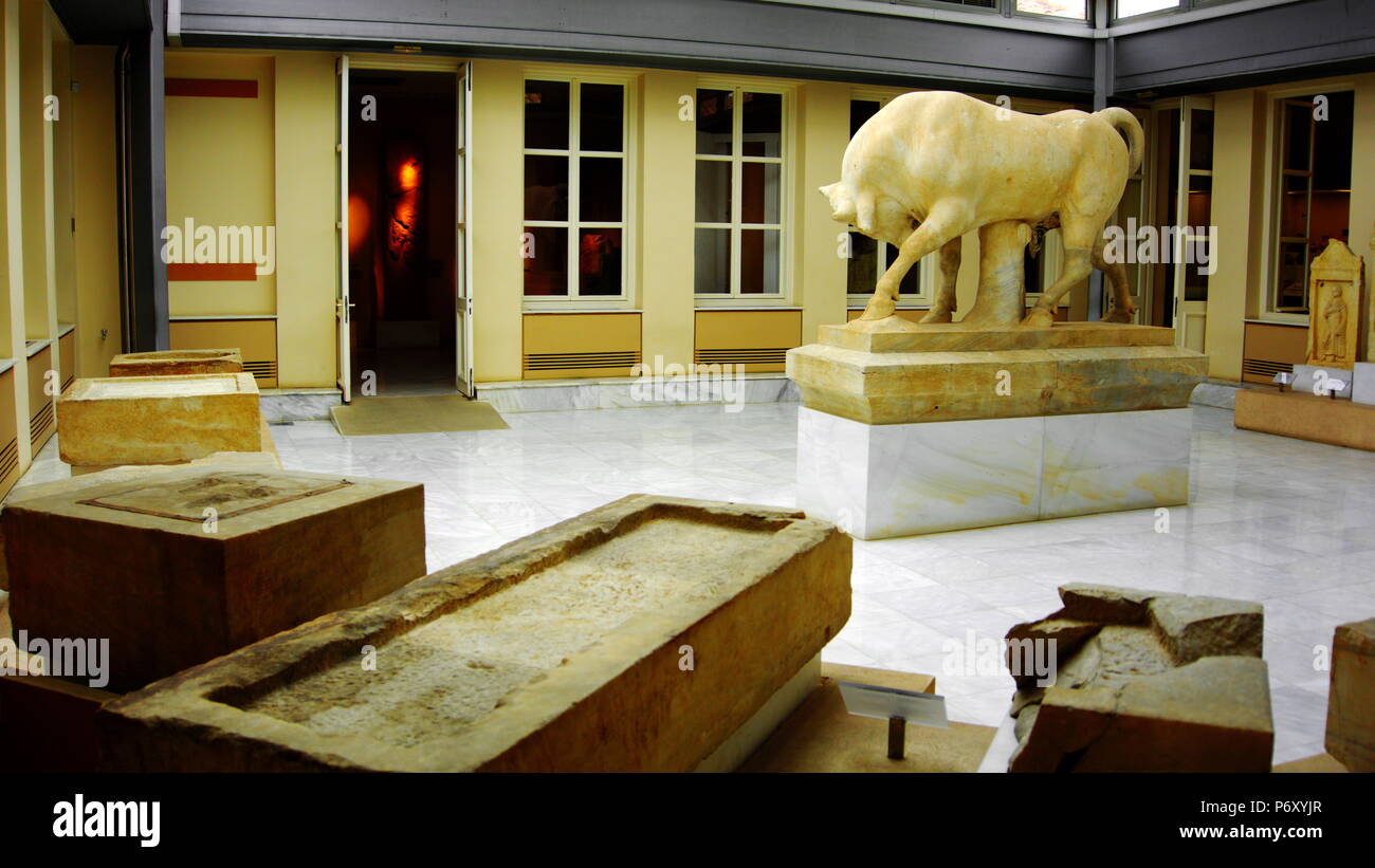 Bull arch hi-res stock photography and images - Alamy