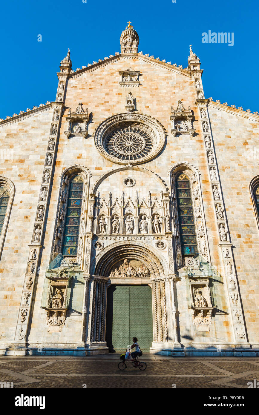 Como, Lombardy, Italy. The gothic facade of the Como Cathedral Stock ...