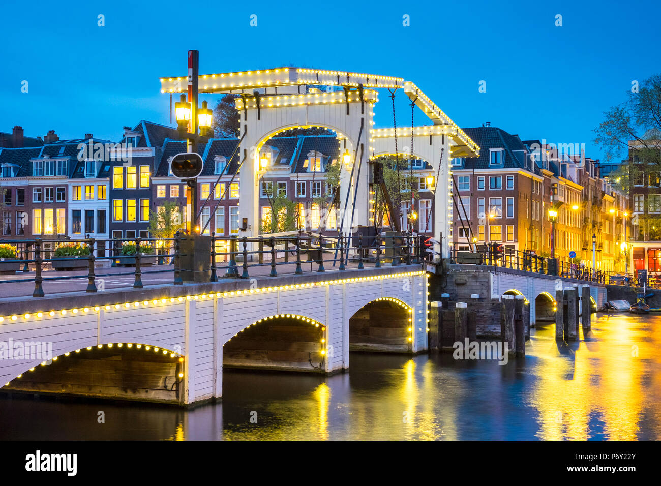 Holland bridge netherlands drawbridge hi-res stock photography and ...