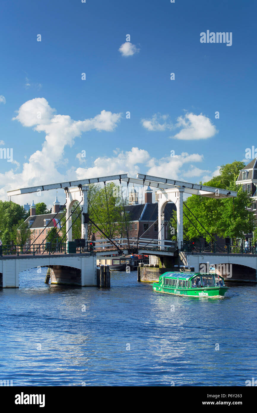 Skinny Bridge (Magere Brug) on Amstel River, Amsterdam, Netherlands ...