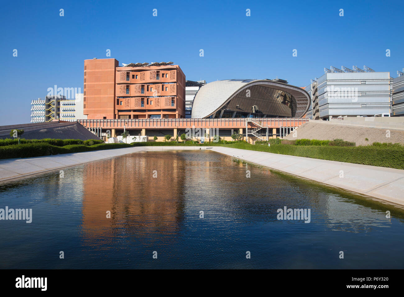 Masdar city hi-res stock photography and images - Alamy