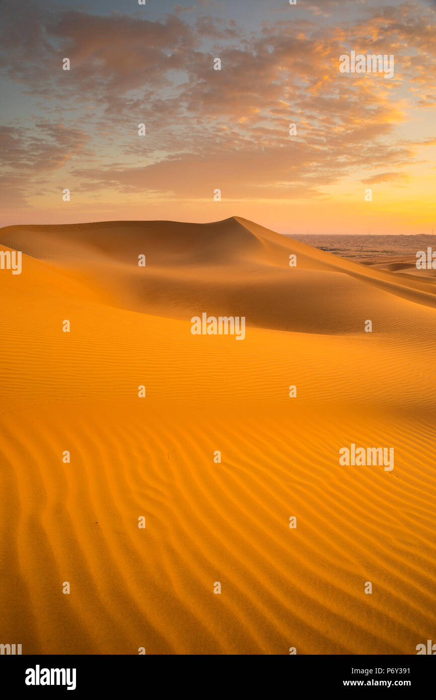 Empty Quarter (Rub Al Khali), Abu Dhabi, United Arab Emirates Stock ...