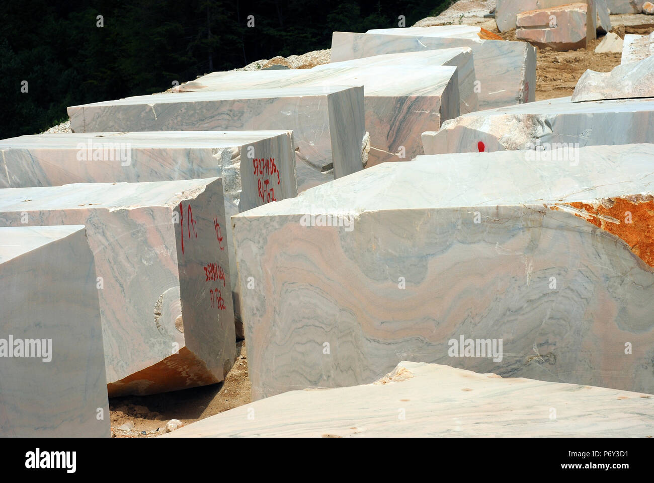 Marble boulders hi-res stock photography and images - Alamy