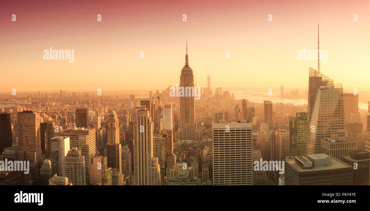 USA, New York, Manhattan, Top of the Rock Observatory, Midtown ...