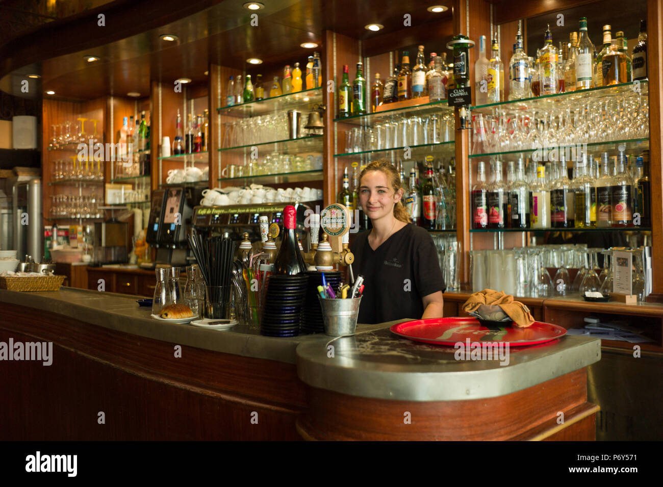 Bar waitress hi-res stock photography and images - Alamy