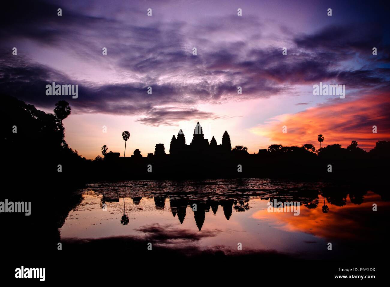 angkor wat at sunrise Stock Photo - Alamy