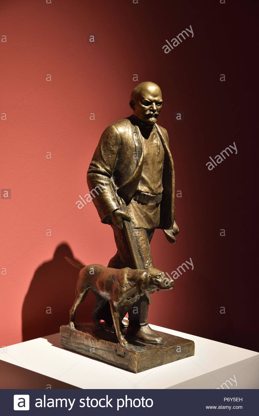 Sculpture Dog High Resolution Stock Photography and Images - Alamy