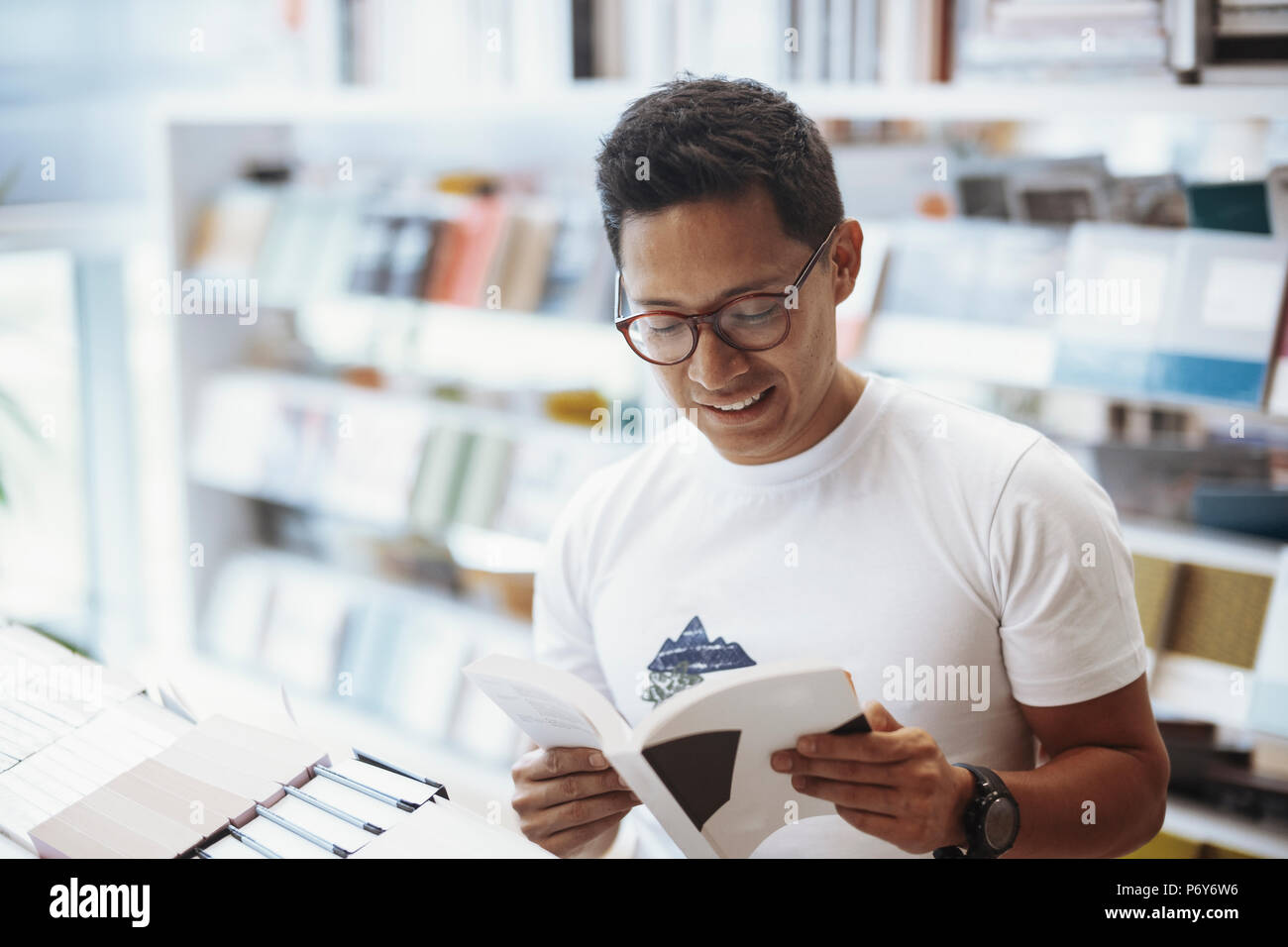 Atrractive man hi-res stock photography and images - Alamy