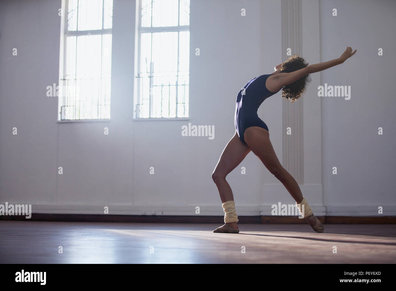Ballet dancer back bend hi-res stock photography and images - Alamy