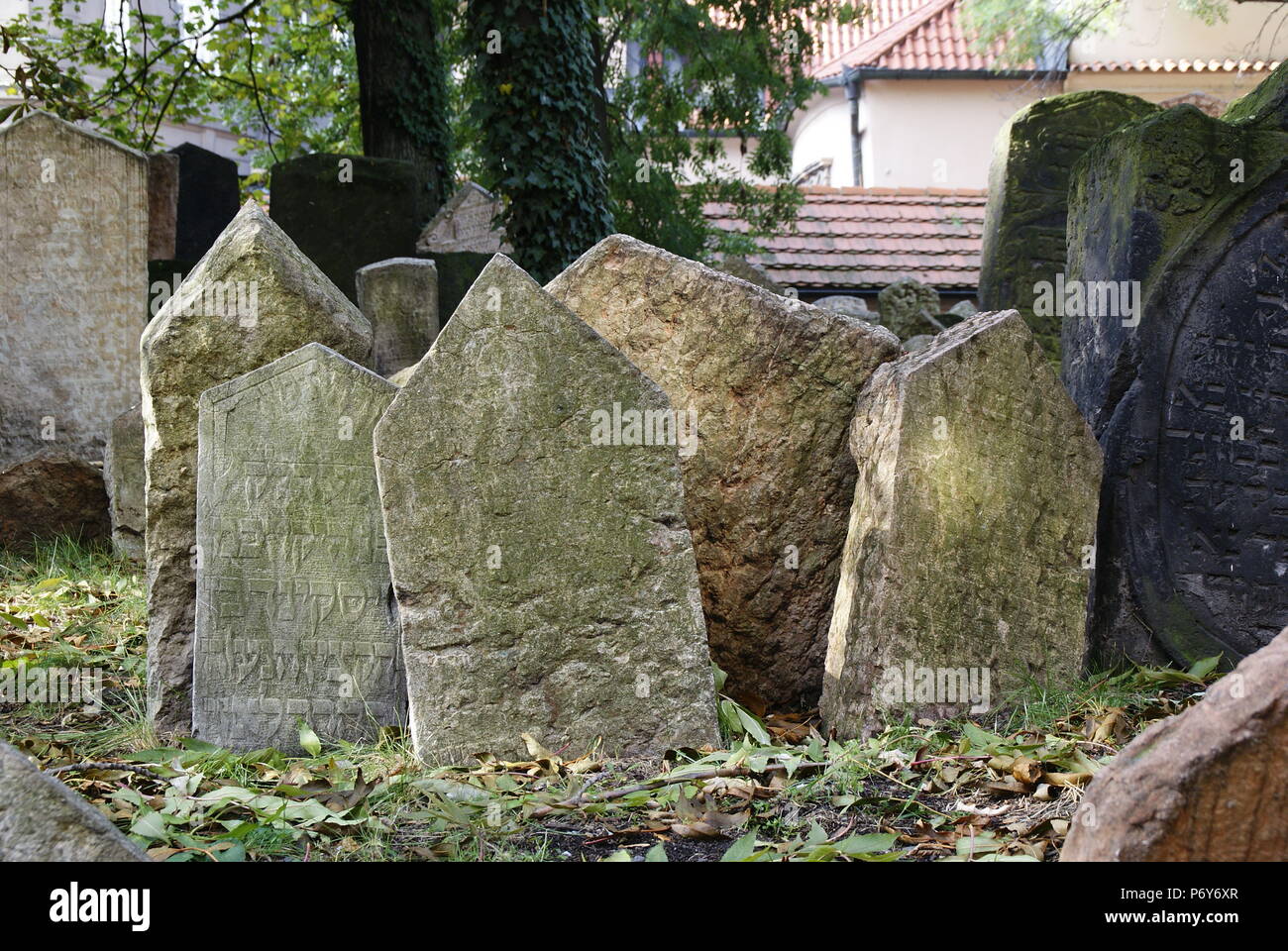 Broken monuments hi-res stock photography and images - Alamy