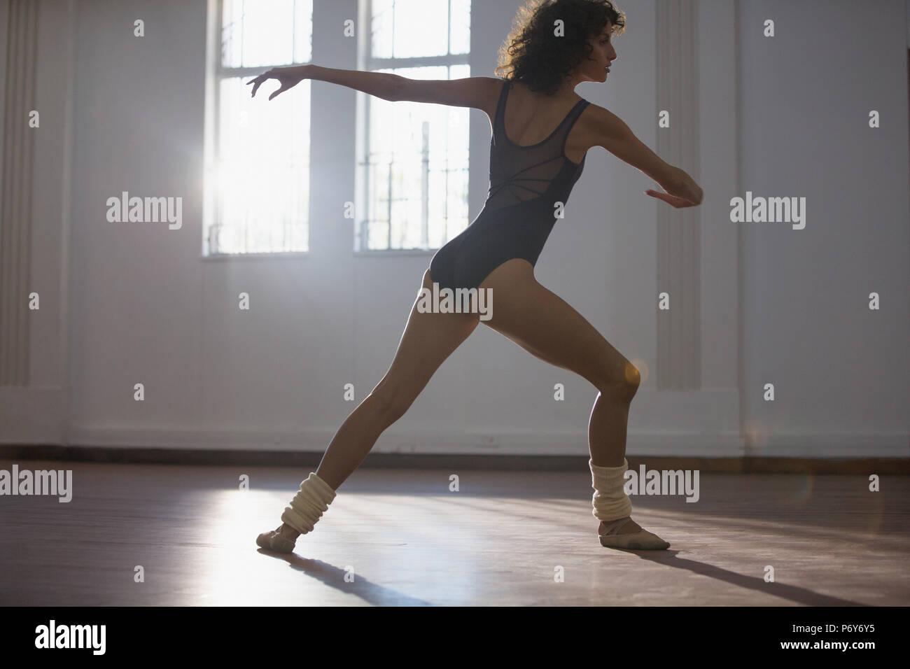 Dancer practicing hi-res stock photography and images - Alamy