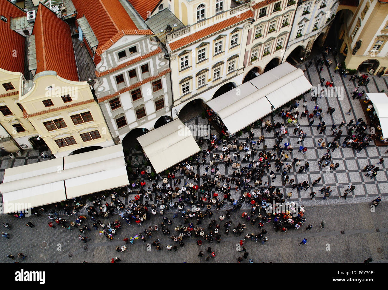 Crowd aerial street fair crowd hi-res stock photography and images - Alamy