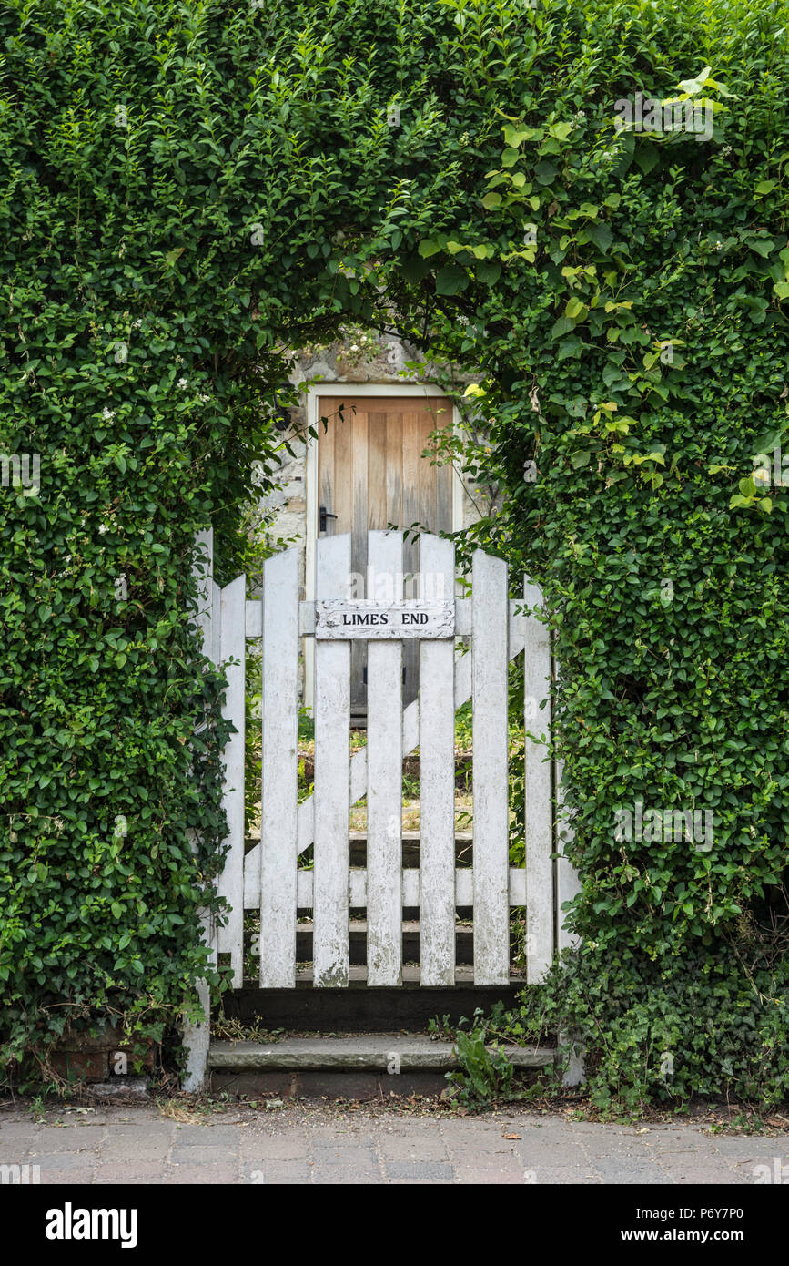 Cottage gateway in Selbourne Hampshire Stock Photo - Alamy