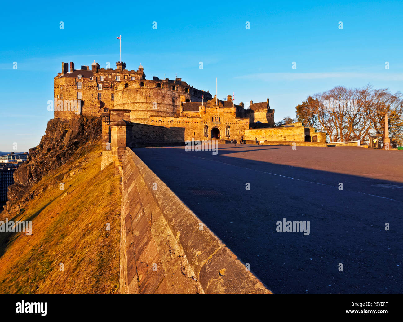 Edinburgh castle entrance gate hi-res stock photography and images - Alamy