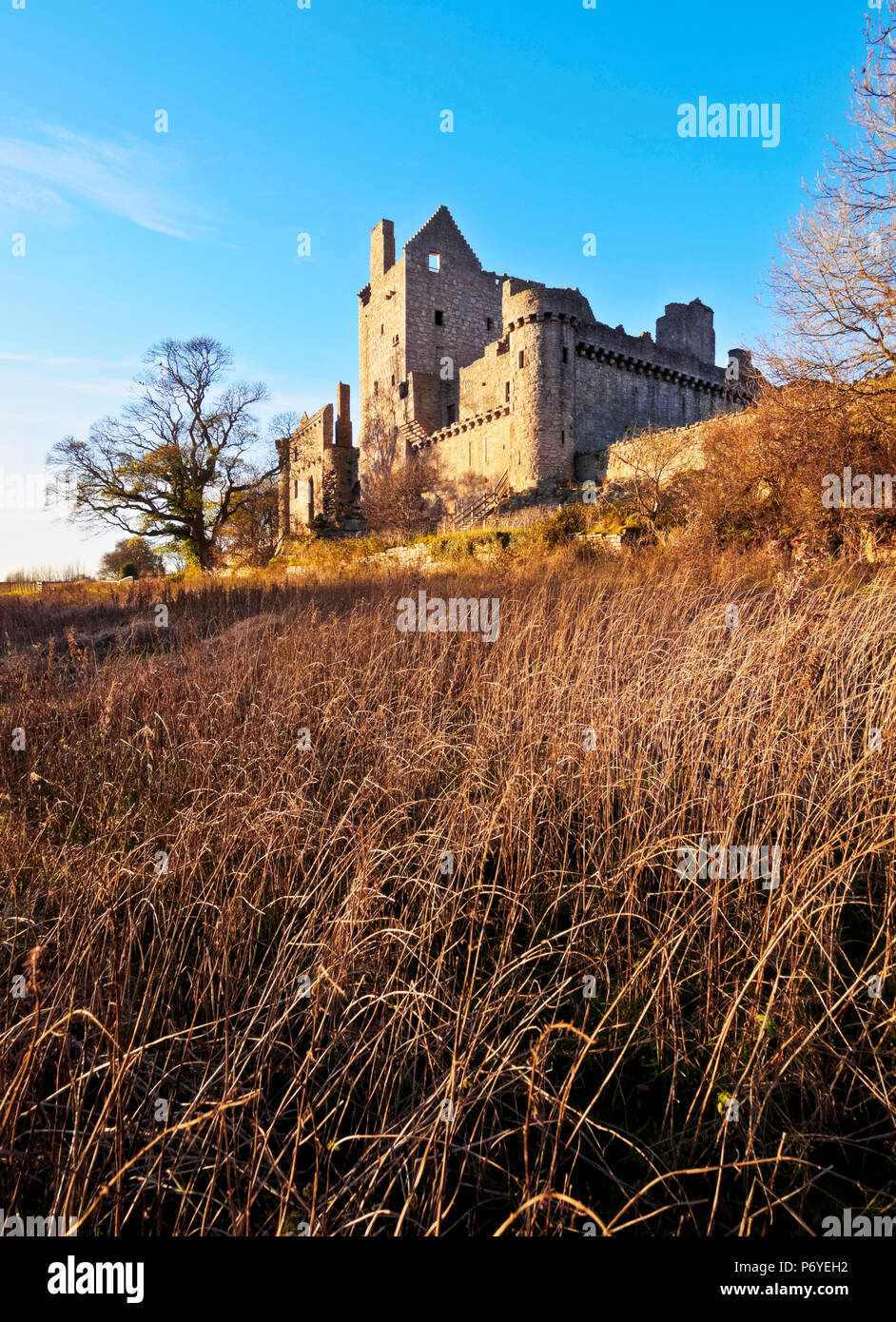 Craigmillar castle hi-res stock photography and images - Alamy