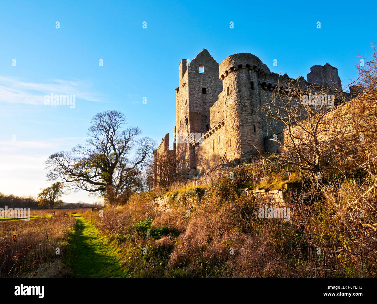 Craigmillar castle hi-res stock photography and images - Alamy